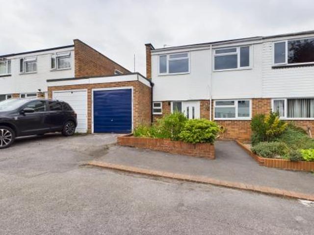 3 bedroom Semi detached house To Let