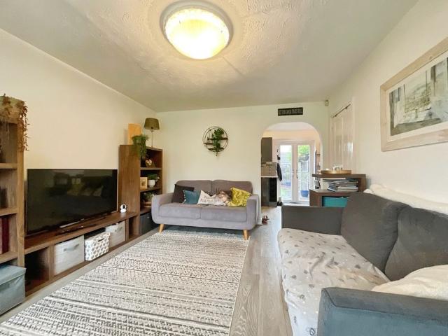 3 bedroom Semi Detached House to let