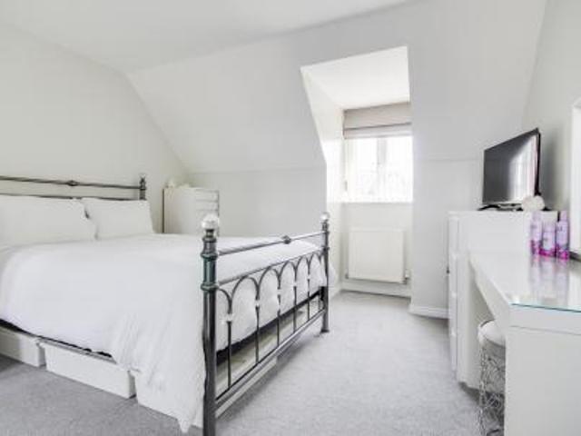 3 bedroom Semi detached house To Let