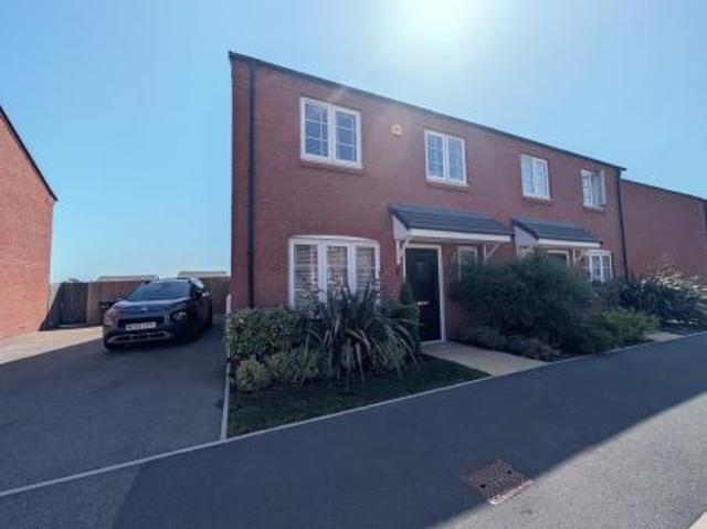 3 bedroom Semi detached house To Let