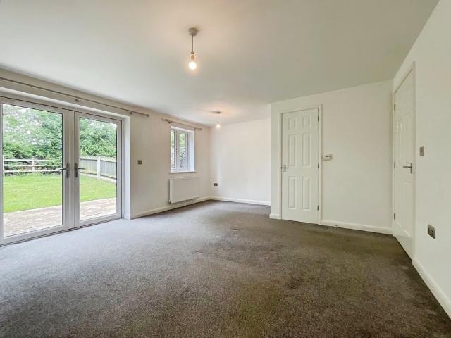 3 bedroom Semi Detached House to let
