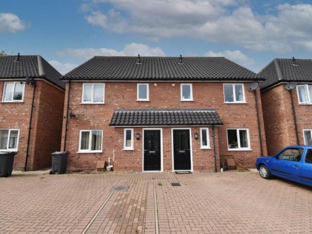 3 bedroom Semi detached house To Let