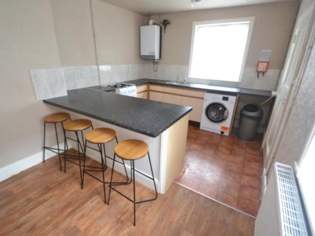 3 bedroom Semi detached house To Let