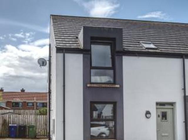 3 bedroom Semi detached house To Let