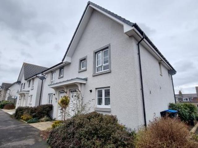 3 bedroom Semi detached house To Let