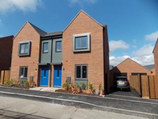 3 bedroom Semi detached house To Let