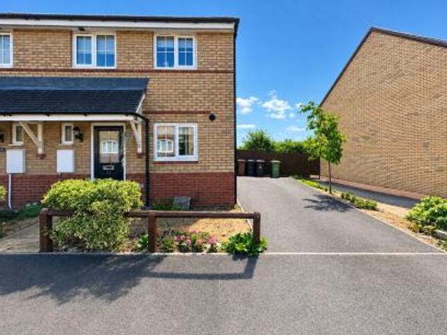3 bedroom Semi detached house To Let