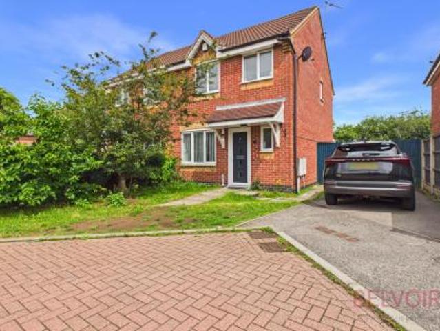 3 bedroom Semi detached house To Let