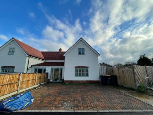 3 bedroom Semi detached house To Let