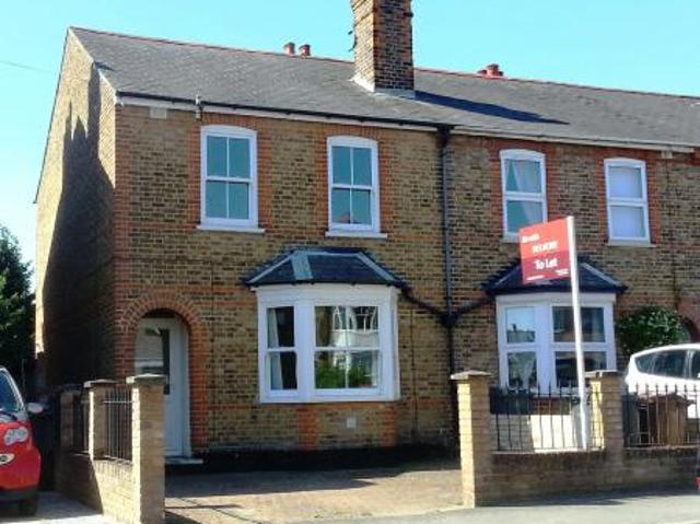 3 bedroom Semi detached house To Let