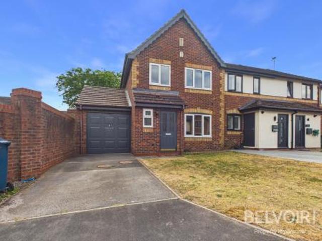 3 bedroom Semi detached house To Let