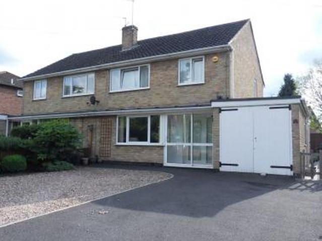 3 bedroom Semi detached house To Let