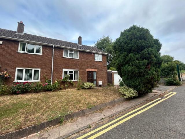 3 bedroom Semi detached house To Let
