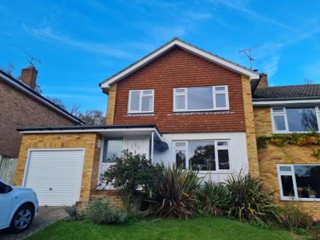 3 bedroom Semi detached house To Let