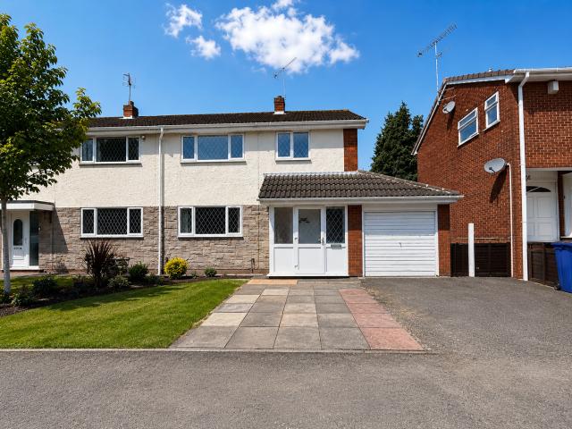 3 bedroom Semi detached house to let Double Row, Dudley