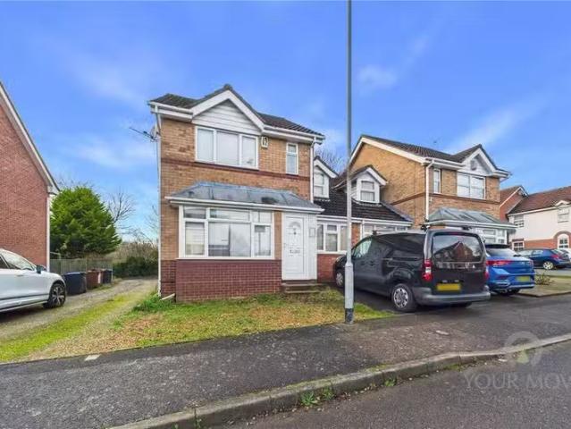 3 bedroom Semi Detached House to rent, Meltham Close, Beau Man.