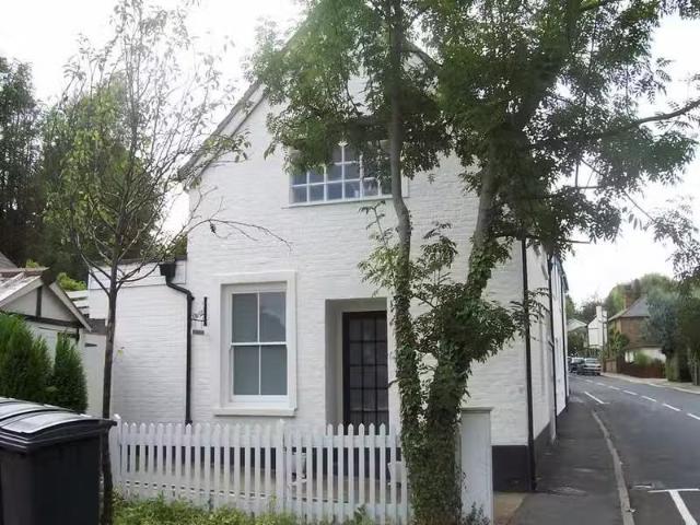 3 bedroom Semi Detached House to rent, Middle Hill, Egham, TW2.