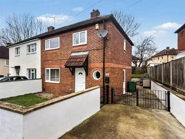 3 bedroom Semi Detached House to rent, Monkswood Avenue, Leeds.