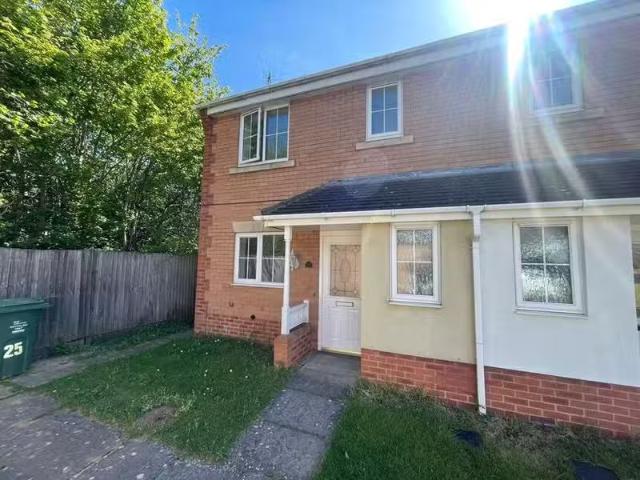 3 bedroom Semi Detached House to rent, Normanton Drive, Loughb.