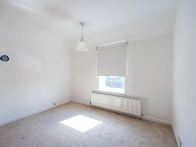 3 bedroom semi detached house to rent on Cannon Hill Lane, London