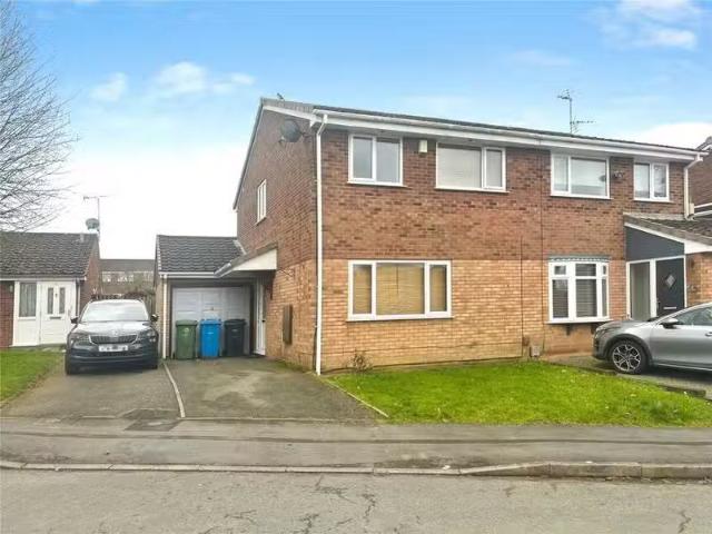 3 bedroom Semi Detached House to rent, Avon Close, Wolverhampt.