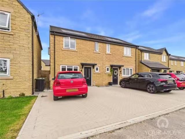 3 bedroom Semi Detached House to rent, Azalea Drive, Hurworth.