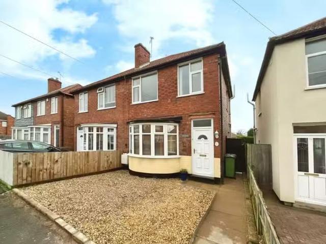 3 bedroom Semi Detached House to rent, Arden Avenue, Leicester.