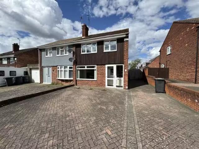 3 bedroom Semi Detached House to rent, Bedworth, Warwickshire.