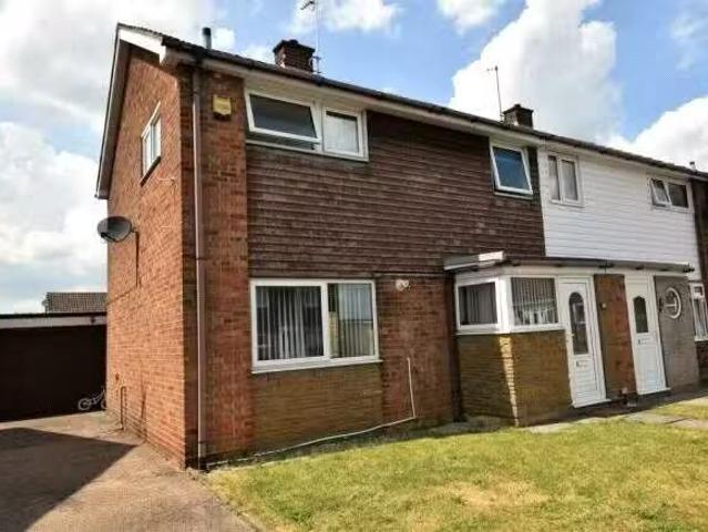 3 bedroom Semi Detached House to rent, Birt Grove, Goole, DN14.