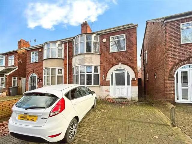 3 bedroom Semi Detached House to rent, Blackbird Road, Leicest.
