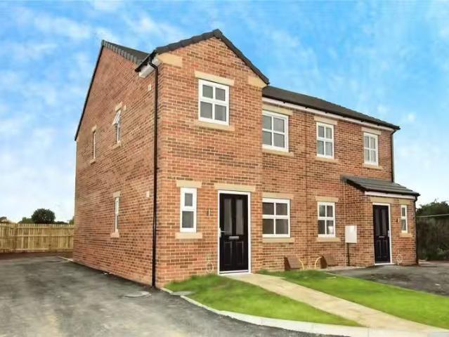3 bedroom Semi Detached House to rent, Briars Lane, Stainforth.