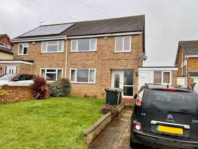 3 bedroom Semi Detached House to rent, Brickhill Road, Welling.