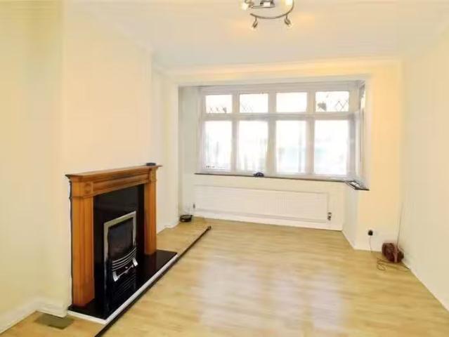 3 bedroom Semi Detached House to rent, Bridgewood Road, Worces.