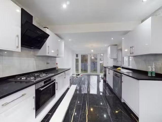 3 bedroom Semi Detached House to rent, Fabian Street, London.
