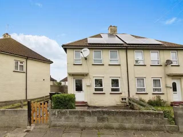 3 bedroom Semi Detached House to rent, Gloucester Road, Graves.