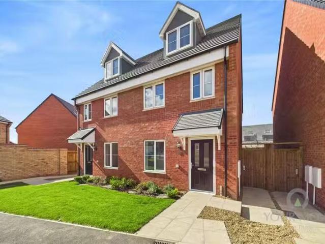 3 bedroom Semi Detached House to rent, Goodwin Grove, Boughton.