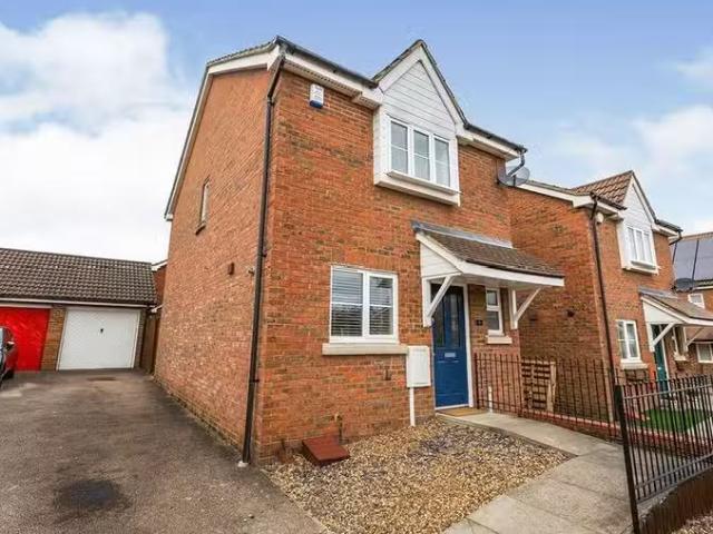 3 bedroom Semi Detached House to rent, Gravesend, Kent, DA11.