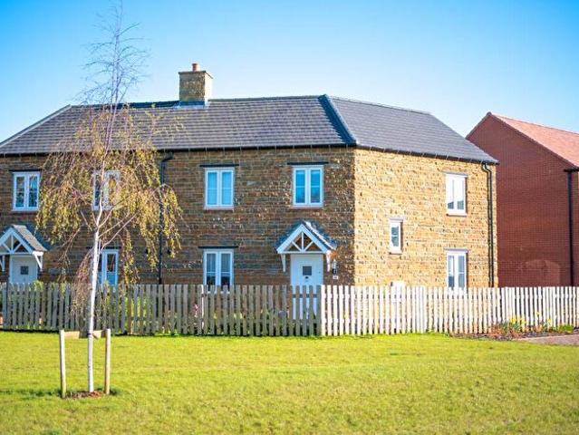 3 Bedroom Semi Detached House To Rent In Maiden Road, Banbury, Oxfordshire, OX16