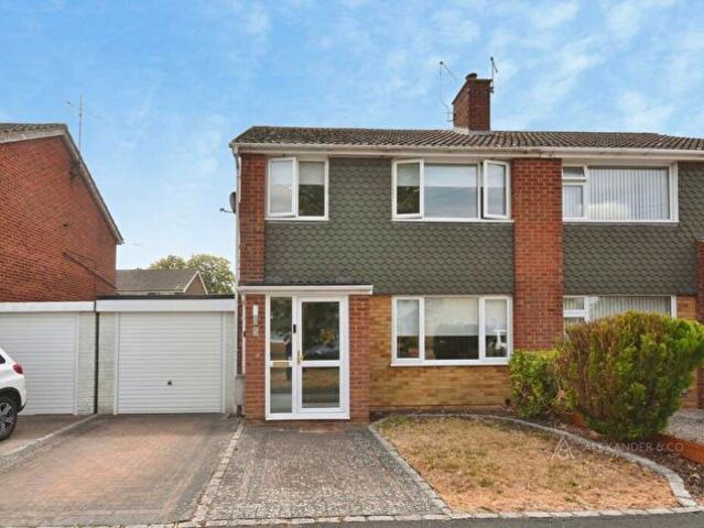 3 Bedroom Semi Detached House To Rent In Midhurst Close, Aylesbury, HP21