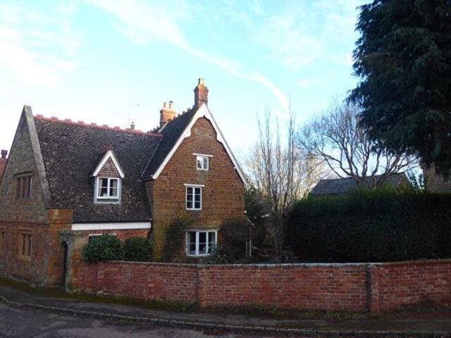 3 Bedroom Semi Detached House To Rent In Moreton Road, Eydon, NN11