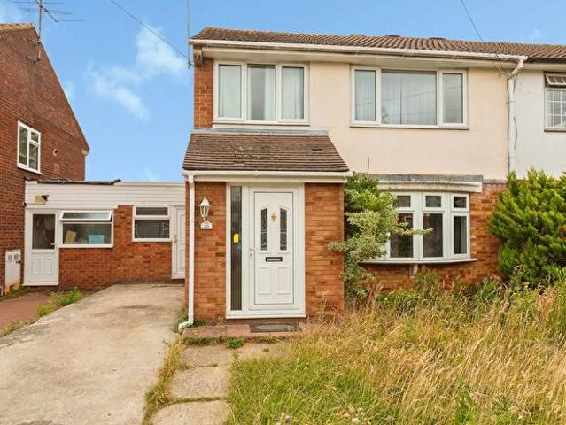 3 Bedroom Semi Detached House To Rent In Mowbray Road, Aylesbury, HP20