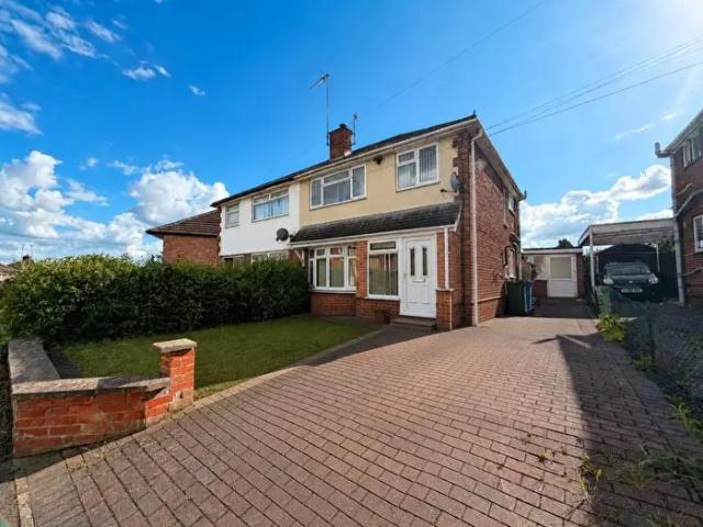 3 Bedroom Semi Detached House To Rent In Neithrop Avenue, Banbury, Oxfordshire, OX16