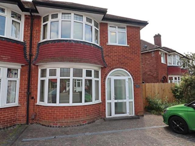3 Bedroom Semi Detached House To Rent In Oaklands Avenue, Loughborough, LE11