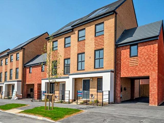3 Bedroom Semi Detached House To Rent In Abbey Fields, Abingdon, OX14