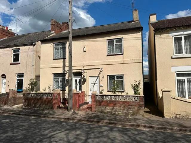 3 Bedroom Semi Detached House To Rent In Albert Street, Bletchley, MK2