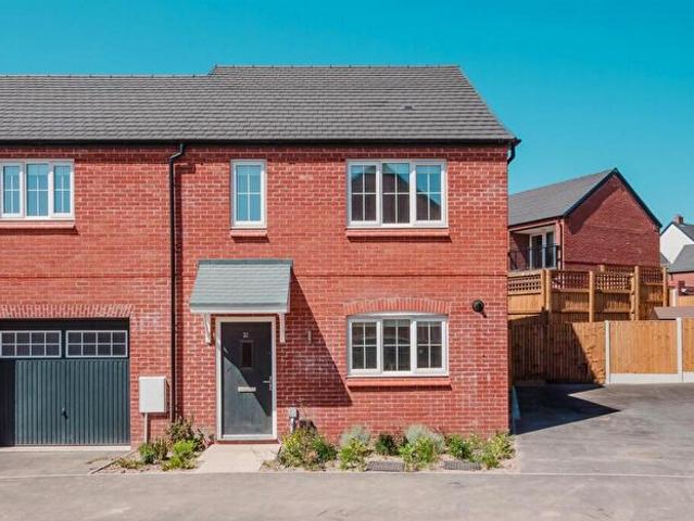 3 Bedroom Semi Detached House To Rent In Alvaredus, Nottingham, NG11