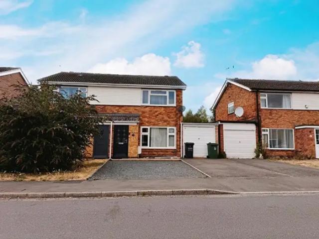 3 Bedroom Semi Detached House To Rent In Buckingham Drive, Loughborough, LE11