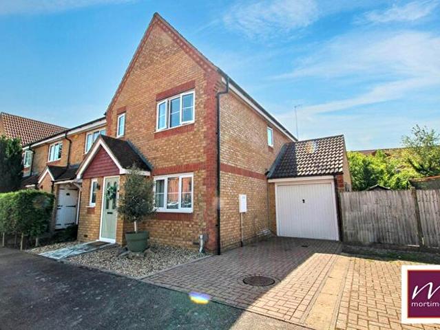 3 Bedroom Semi Detached House To Rent In Burrell Close, Aylesbury, HP21