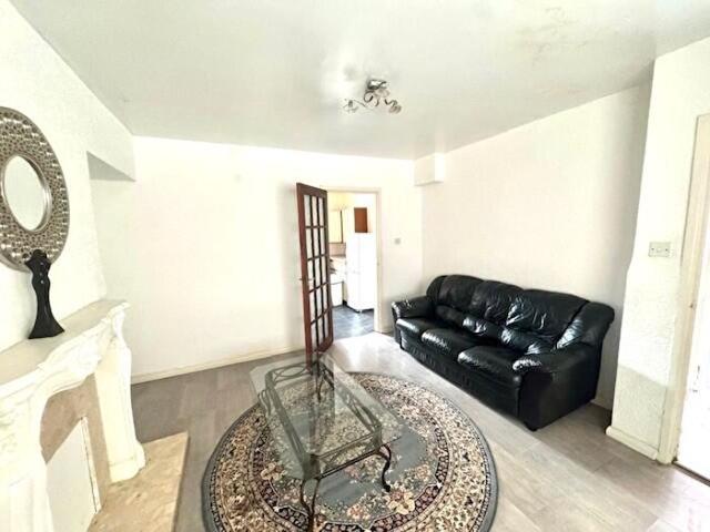 3 Bedroom Semi Detached House To Rent In Burrows Avenue, Beeston, NG9