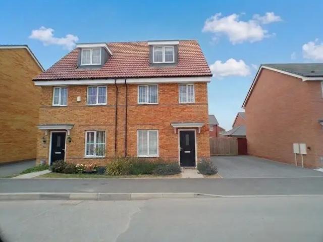 3 Bedroom Semi Detached House To Rent In Burrows Drive, Bingham, NG13